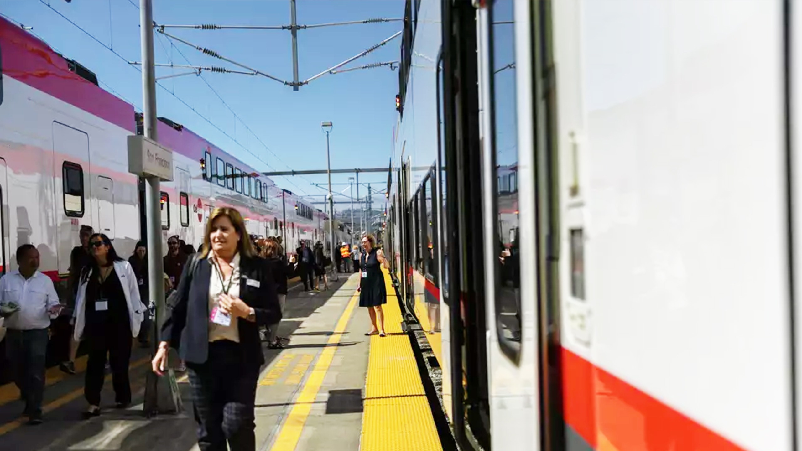 Caltrain debuts electric train, first of its kind in California - The ...
